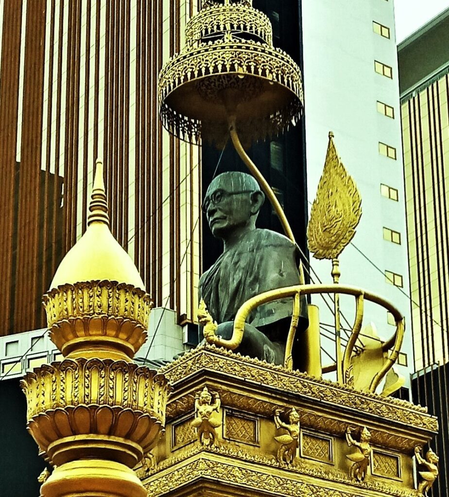 Phnom Penh attractions. Our guide will introduce you to them